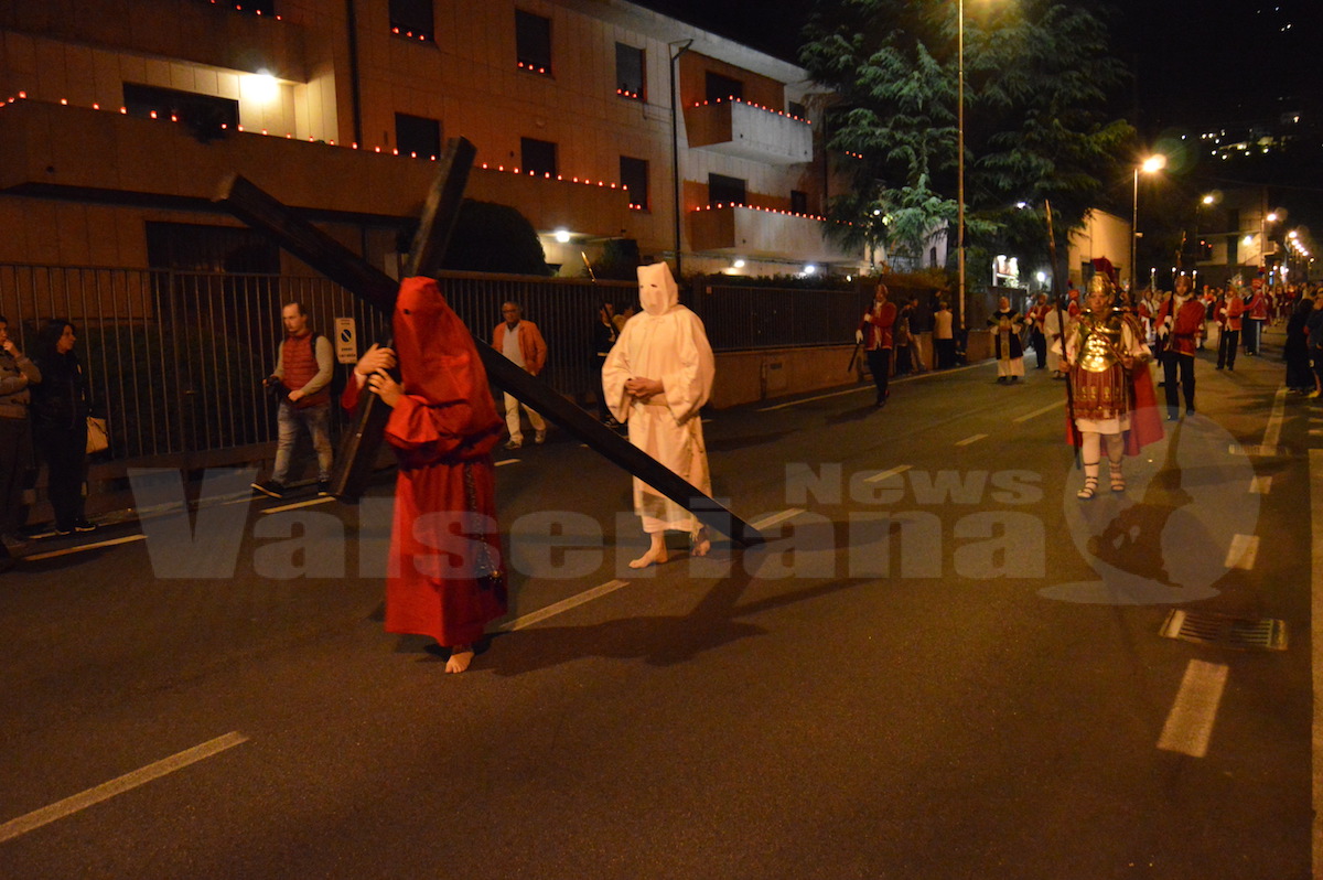 Vertova, la Passione del Venerdì Santo nella tradizionale processione ...