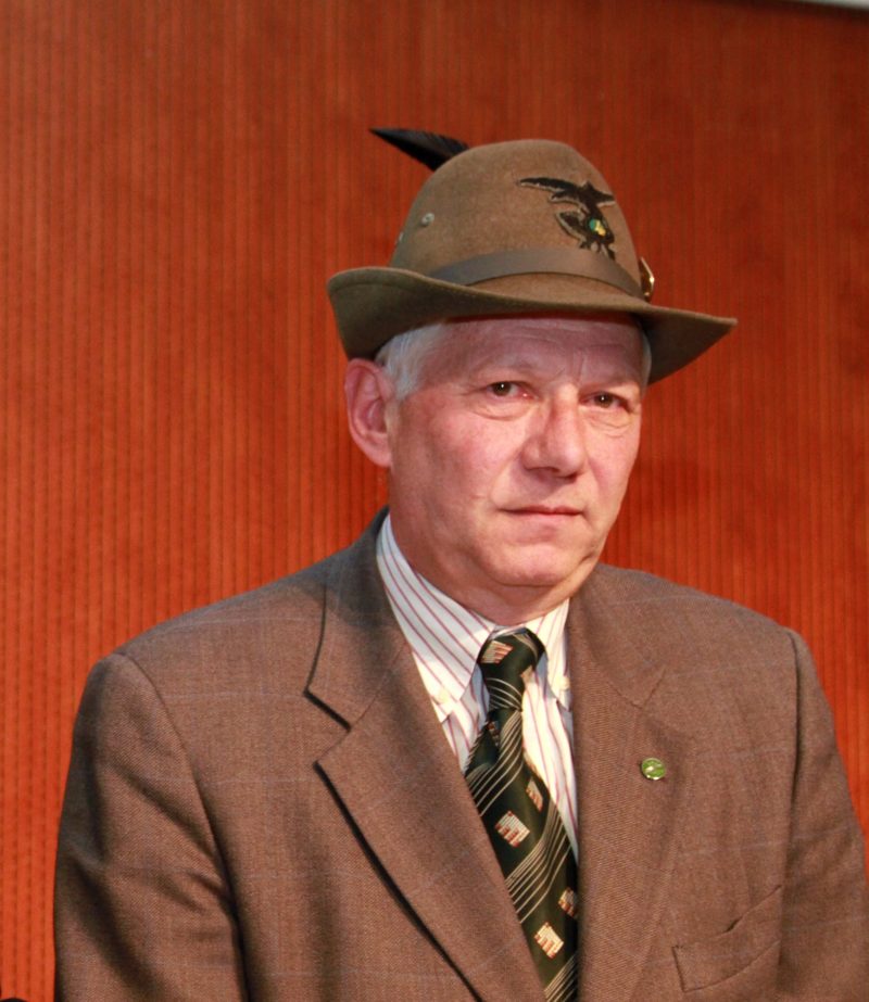 Giovanni Ferrari eletto nuovo presidente della Sezione Alpini di Bergamo