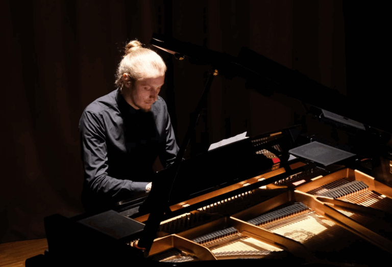 Andrea Tonoli presenta il nuovo album in un doppio concerto benefico a ...